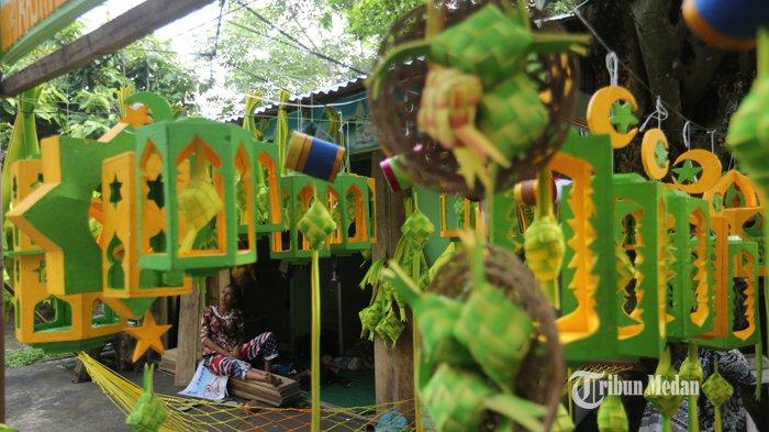 FOTO-FOTO Hari Raya Sebentar Lagi, Penjualan Pernak-pernik Nuansa ...