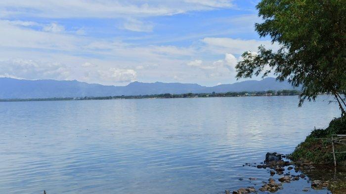 Nikmati Sejuknya Angin di Pinggiran Danau Toba dari Lumban Silintong ...