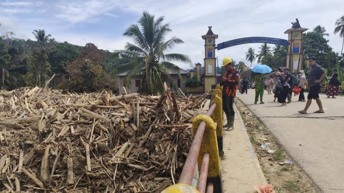 Wapres Gibran Saksikan Berpindahnya Arus Sungai Garoga, Penyebab Banjir ...