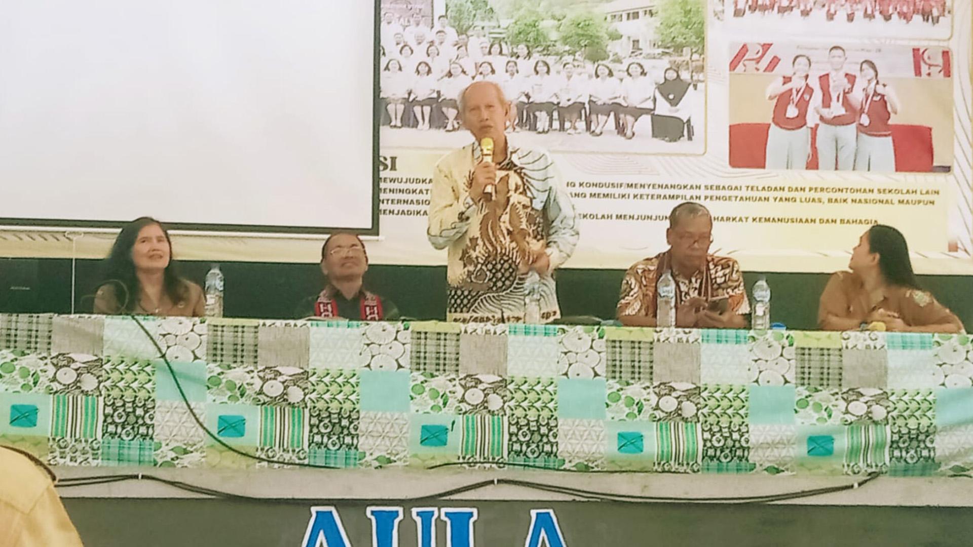 Batak Center DPD Toba Sosialisasi Aksara dan Bahasa Batak ke SMAN 2 ...