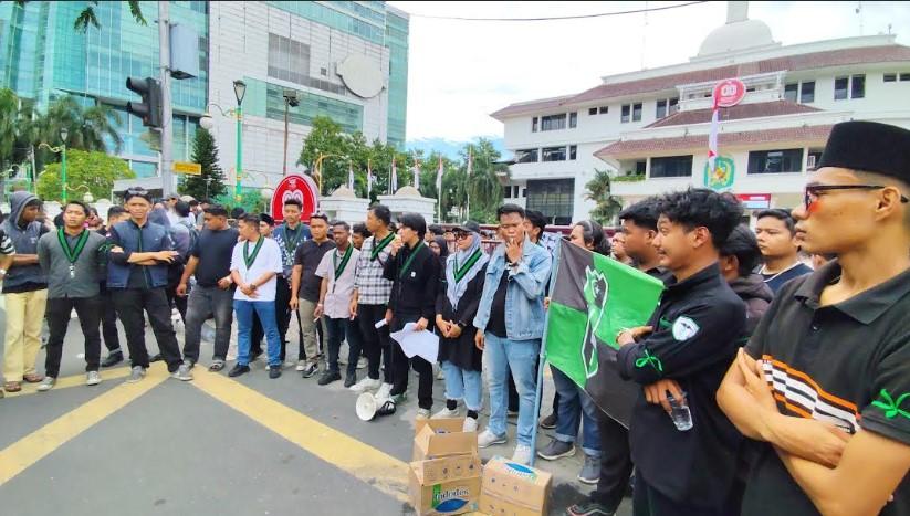 HMI Demo Pemko dan DPRD Medan, Berikut 7 Tuntutannya - Tribun-medan.com