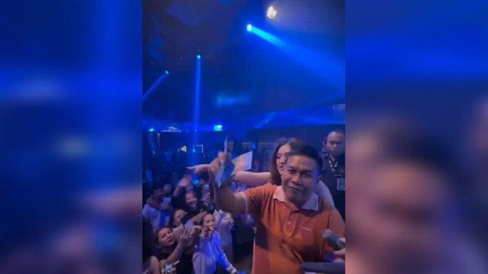 PEMBELAAN Casmari Kades Karangsari Ketahuan Dugem dan Nyawer di ...