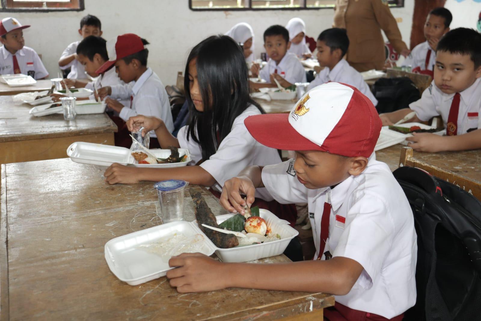 Heboh KPK Dapat Laporan Soal Makan Bergizi Gratis, Makanan Dikurangi ...
