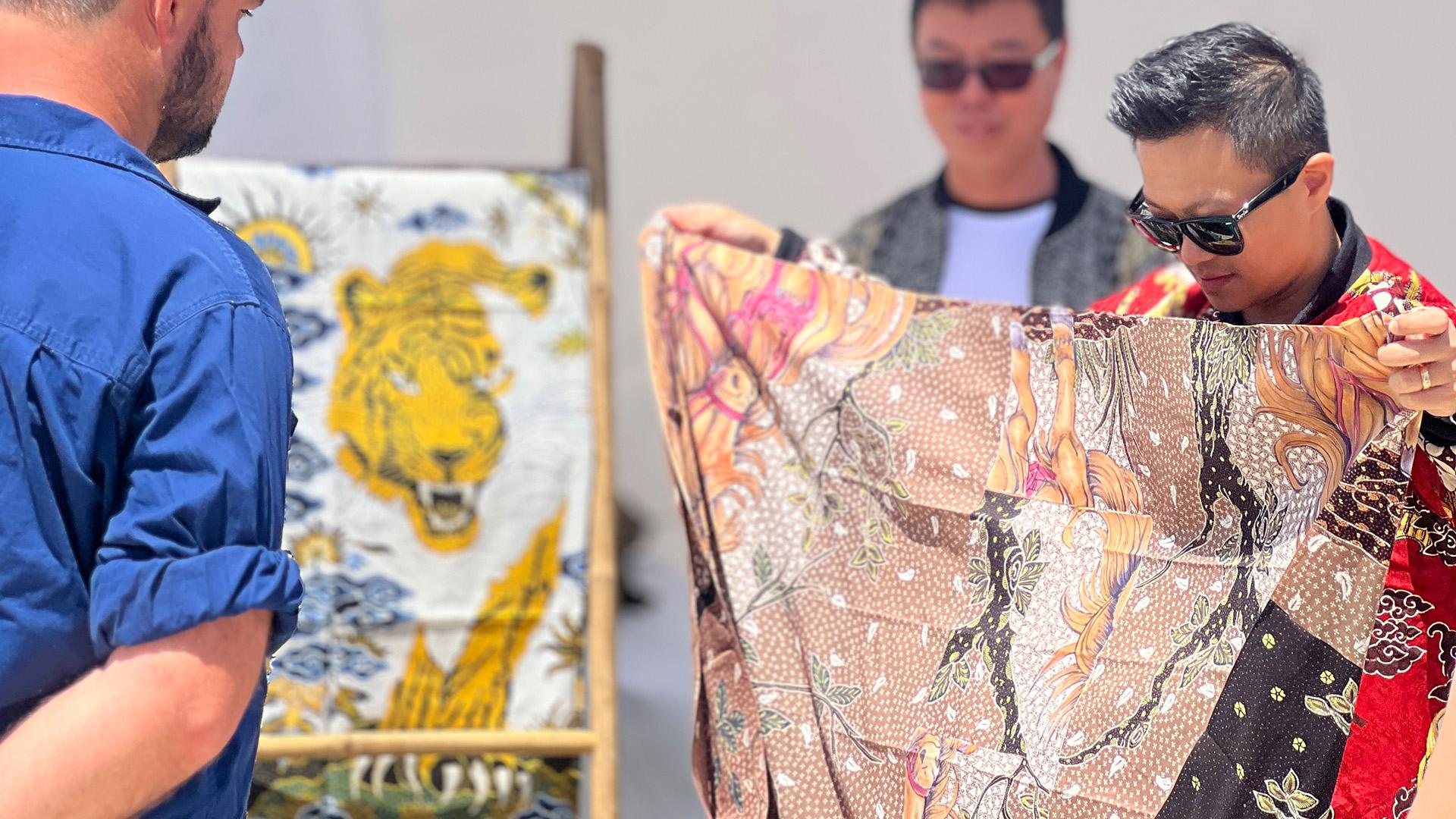 Pedjoeang Batik Luncurkan Koleksi Kemeja Pantai di Bondi Beach Sydney ...