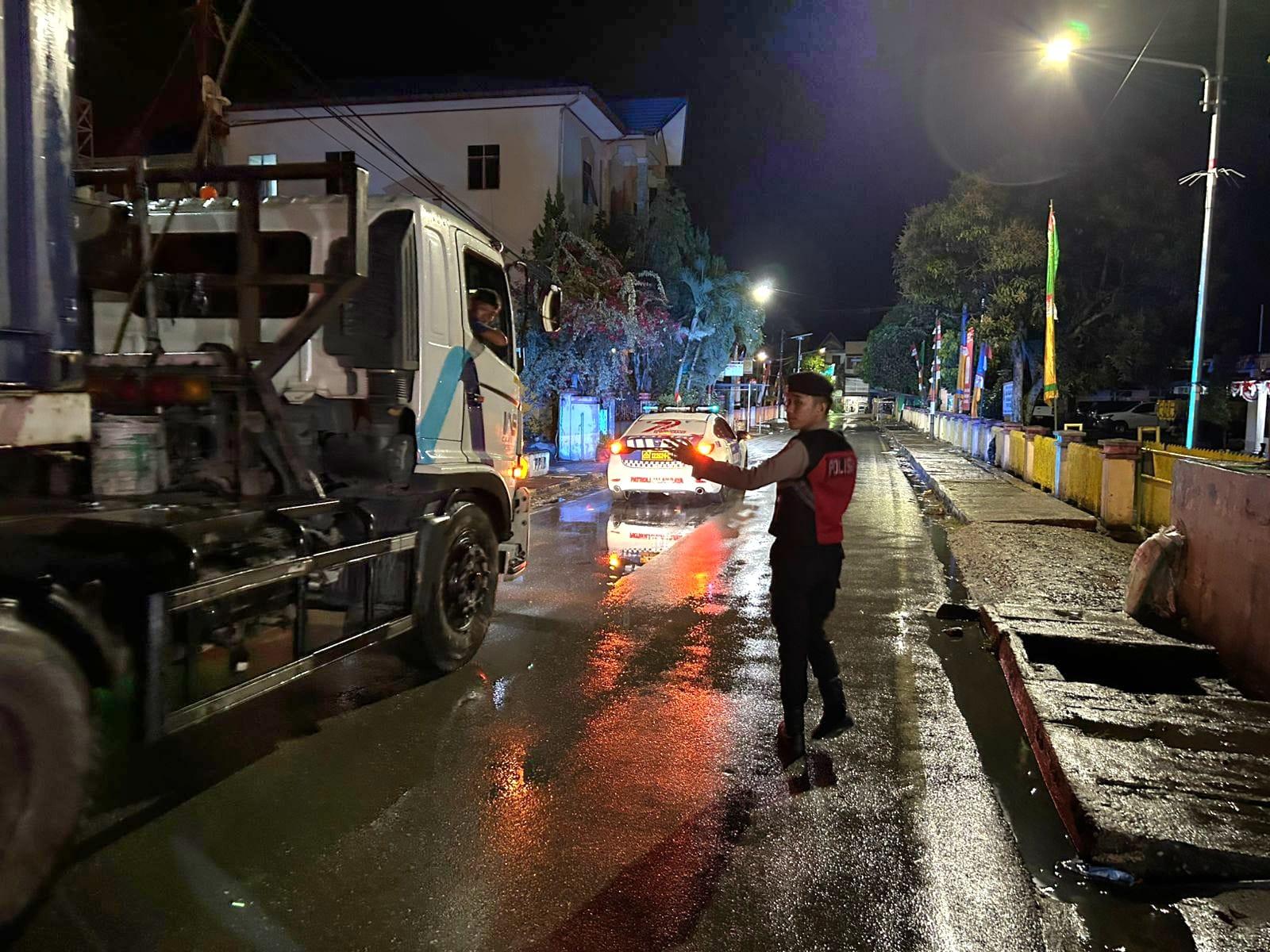 Polres Toba Laksanakan Pengamanan Kedatangan 7 Kontainer Logistik ...