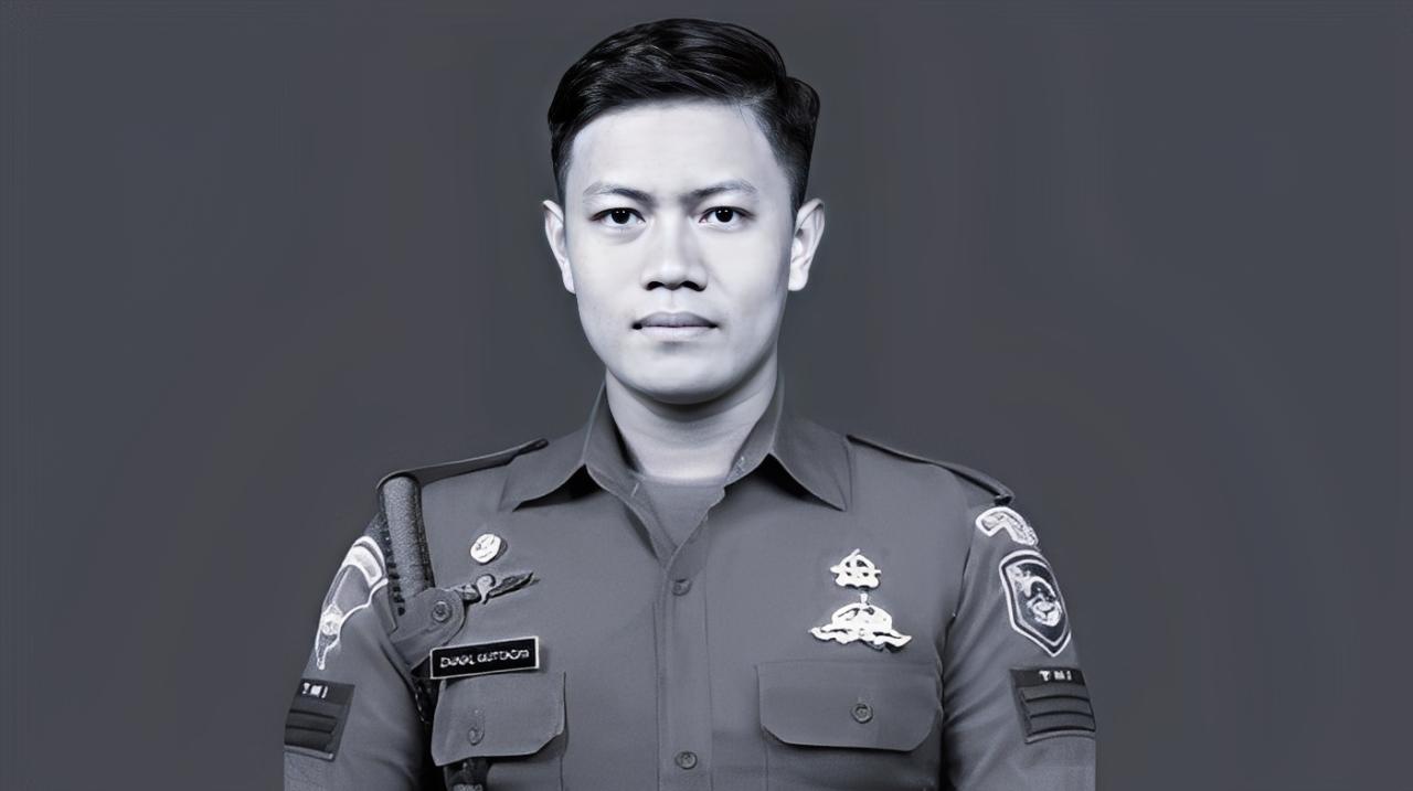 Praka Zaenal Mutaqim, Prajurit TNI Gugur Terjun Payung Tinggalkan Istri ...