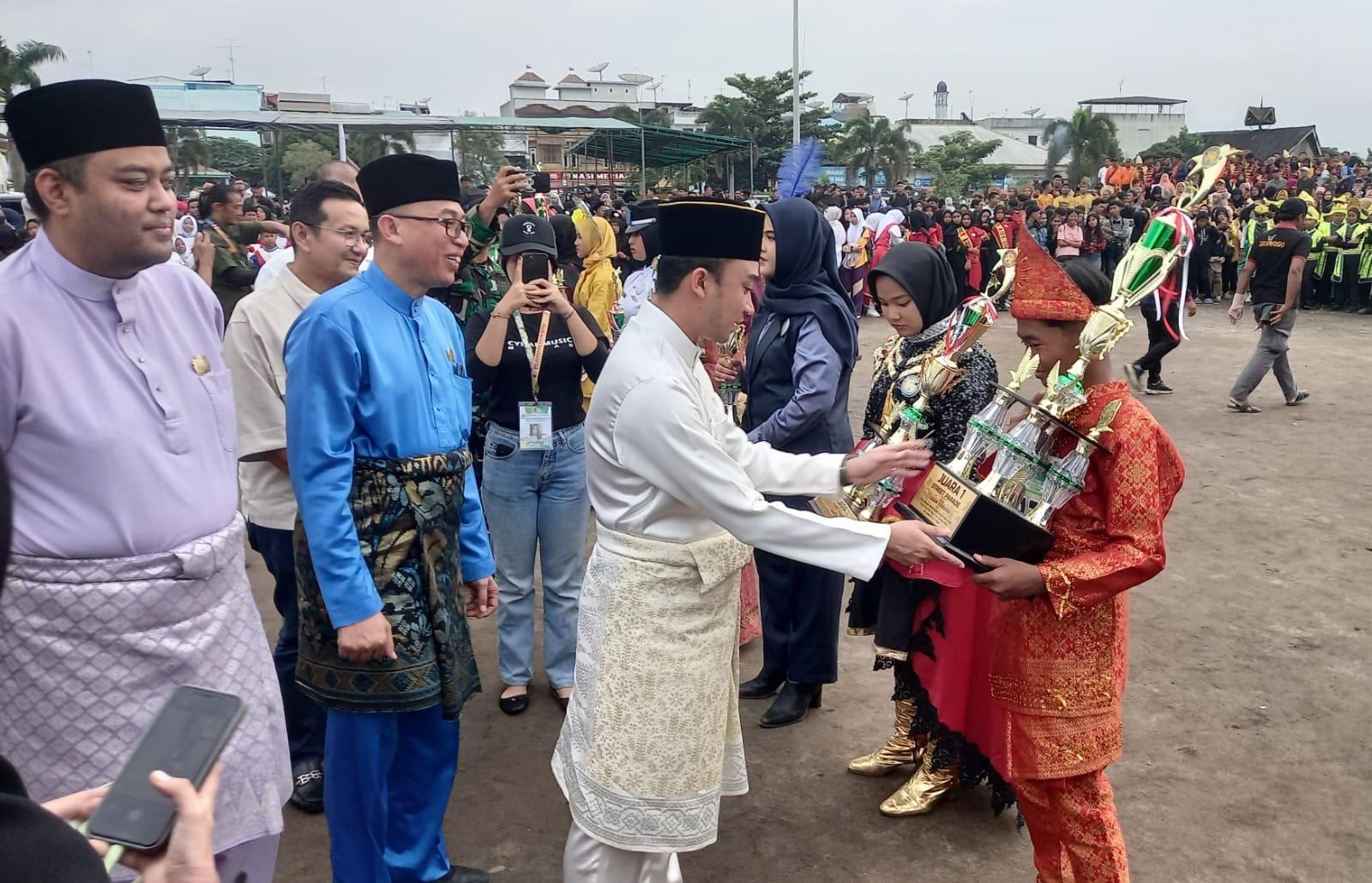 Kemeriahan di Istana Maimoon, 20 Tim Marching Band Berebut Piala ...