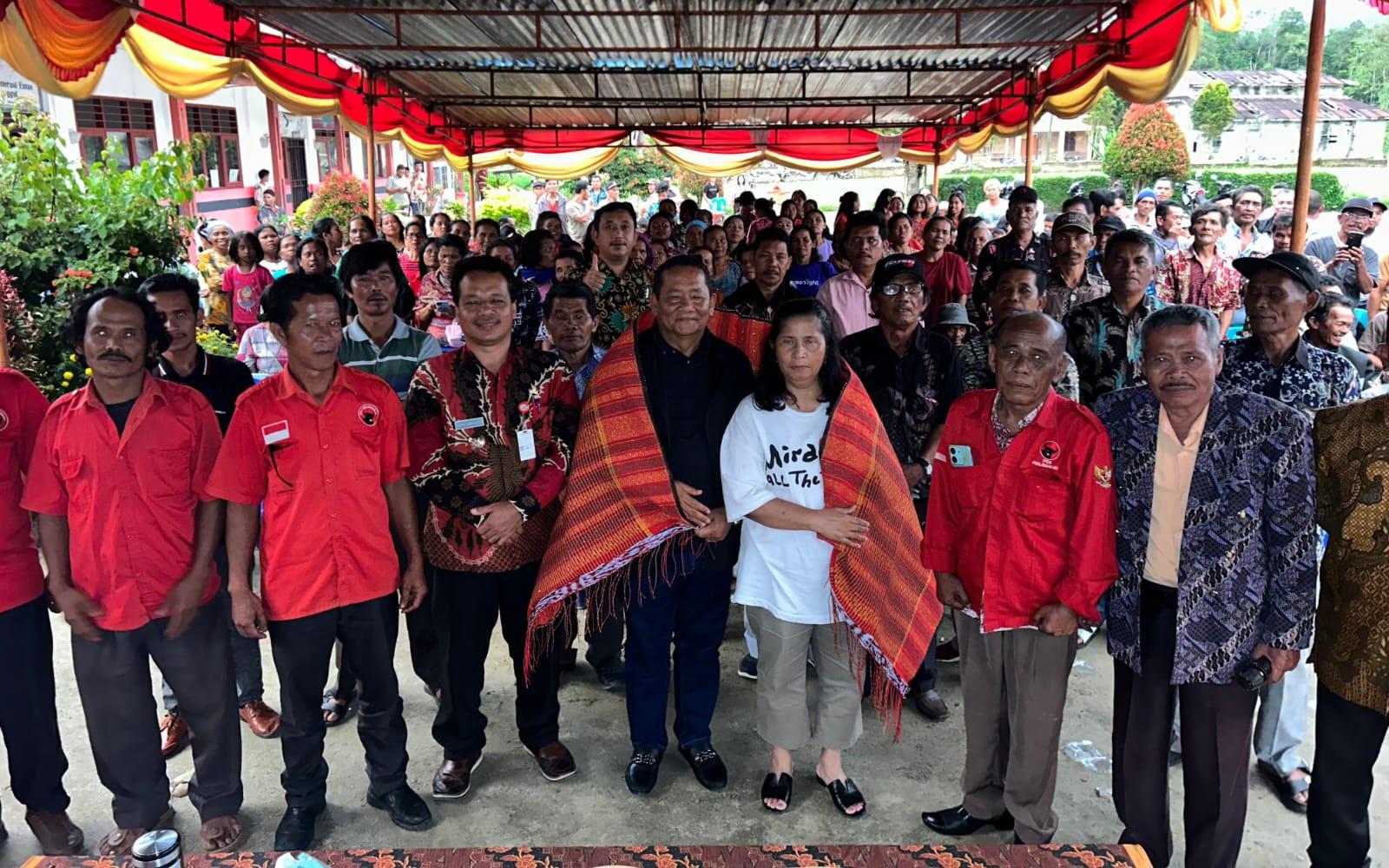 Reses Pertama Anggota DPR RI Rapidin Simbolon di Pakkat dan Parlilitan ...
