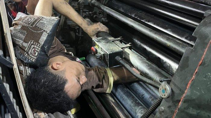 Kronologi Tangan Pekerja Terjepit Mesin Percetakan di Semarang ...