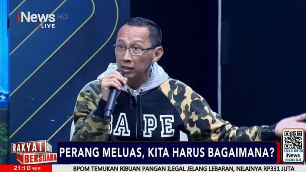 Detik-detik Abu Janda Maki-maki Profesor saat Siaran TV, Sampai Diusir ...