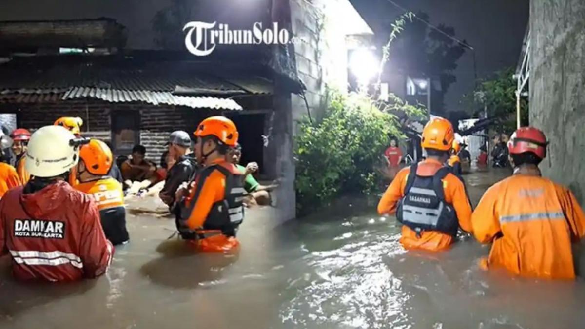 Respati Evaluasi Banjir Sungai Jenes Solo, Taludisasi & Tertibkan ...