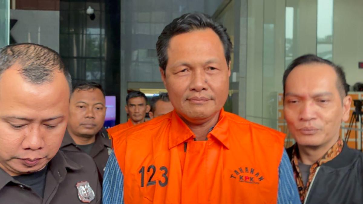 Penampakan Bupati Muara Enim Edison Pakai Rompi Tahanan KPK, Pilih ...