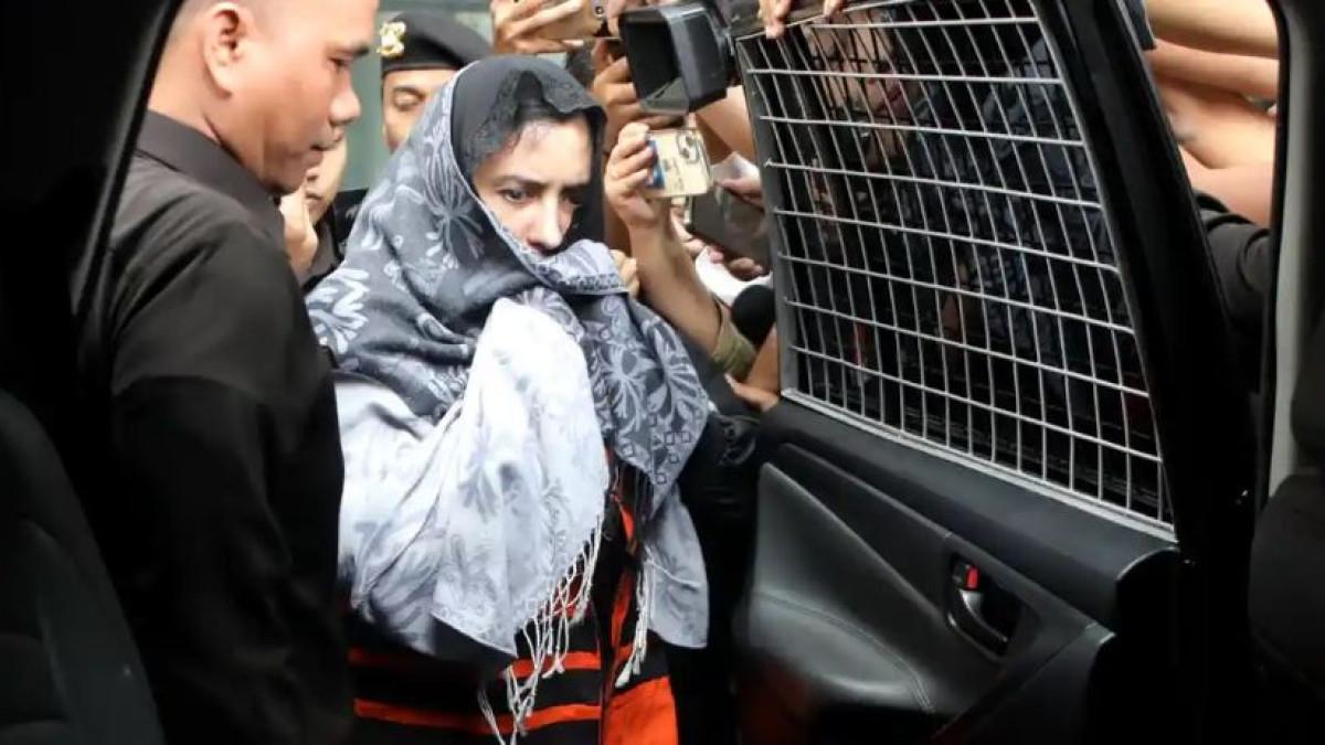 Sempat Kejar-kejaran, Bupati Pekalongan Fadia Arafiq Akhirnya Ditangkap ...