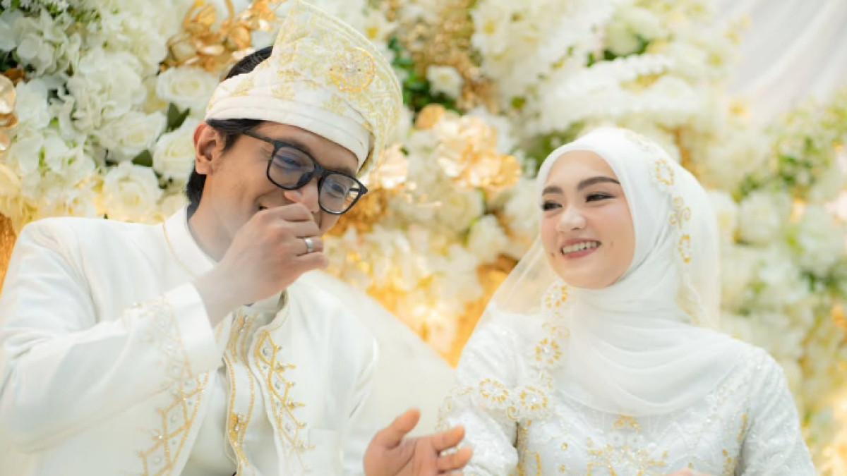 Sosok Dzawin Nur, Komika yang Baru Saja Menikahi Renny Rachmawati ...