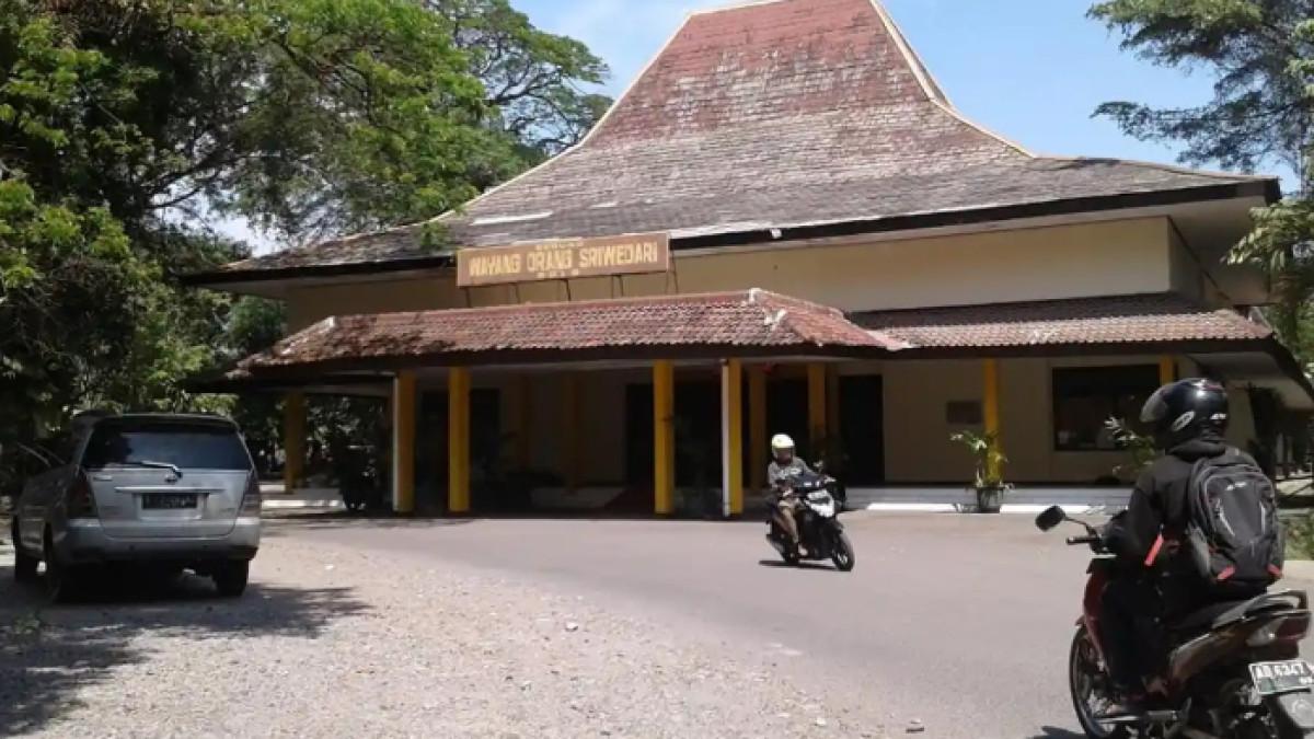Paket Lengkap Wisata Budaya di Solo: Museum Radya Pustaka, Gedung ...