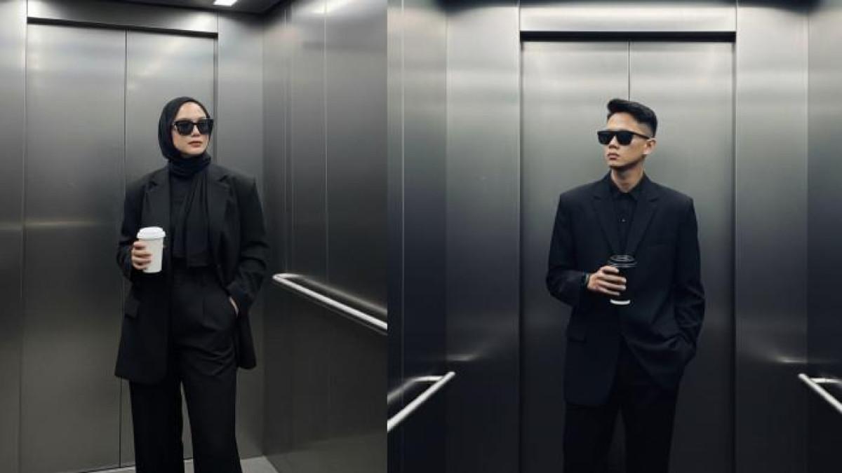 3 Prompt dan Cara Buat Foto di Dalam Lift Pakai Kacamata dan Baju Serba Hitam Elegan, Sedang ...