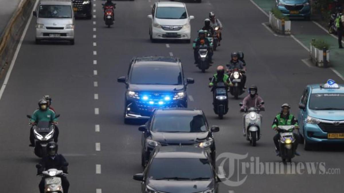 Sosok Pemilik Mobil Berplat Nomor RI 19 yang Viral di Media Sosial, Dikira Milik Menkeu Purbaya ...