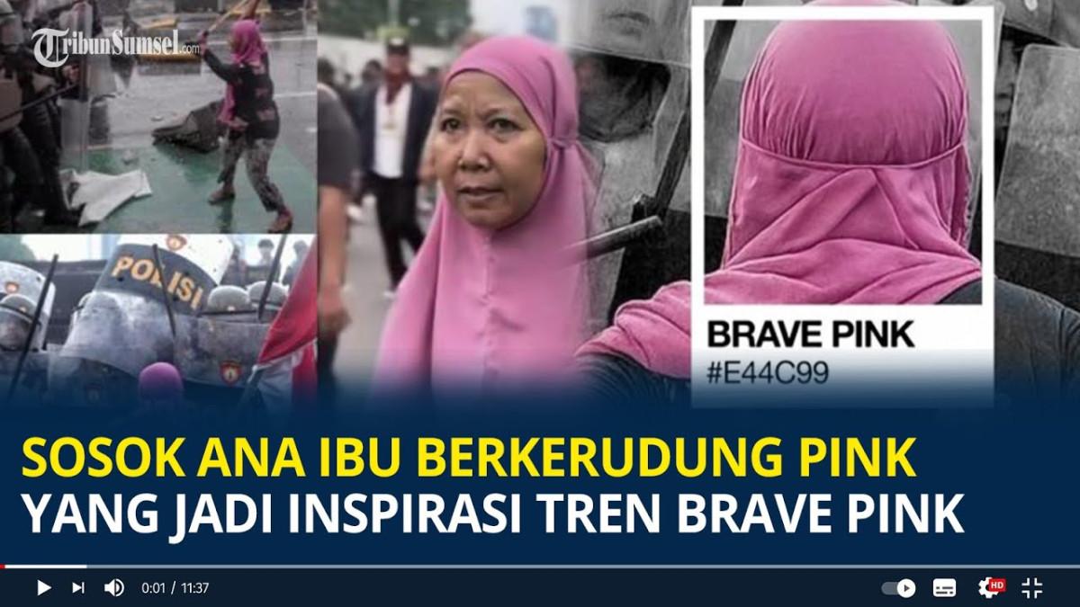 Sosok Keponakan Ibu Jilbab Pink di Demo DPR, Ternyata Polisi, Kini ...
