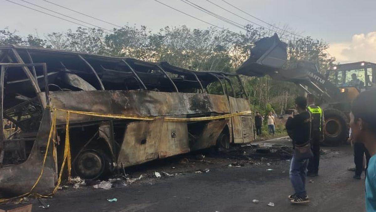 16 Penumpang Bus ALS Tewas di Tempat, Kendaraan Hangus Terbakar Usai ...