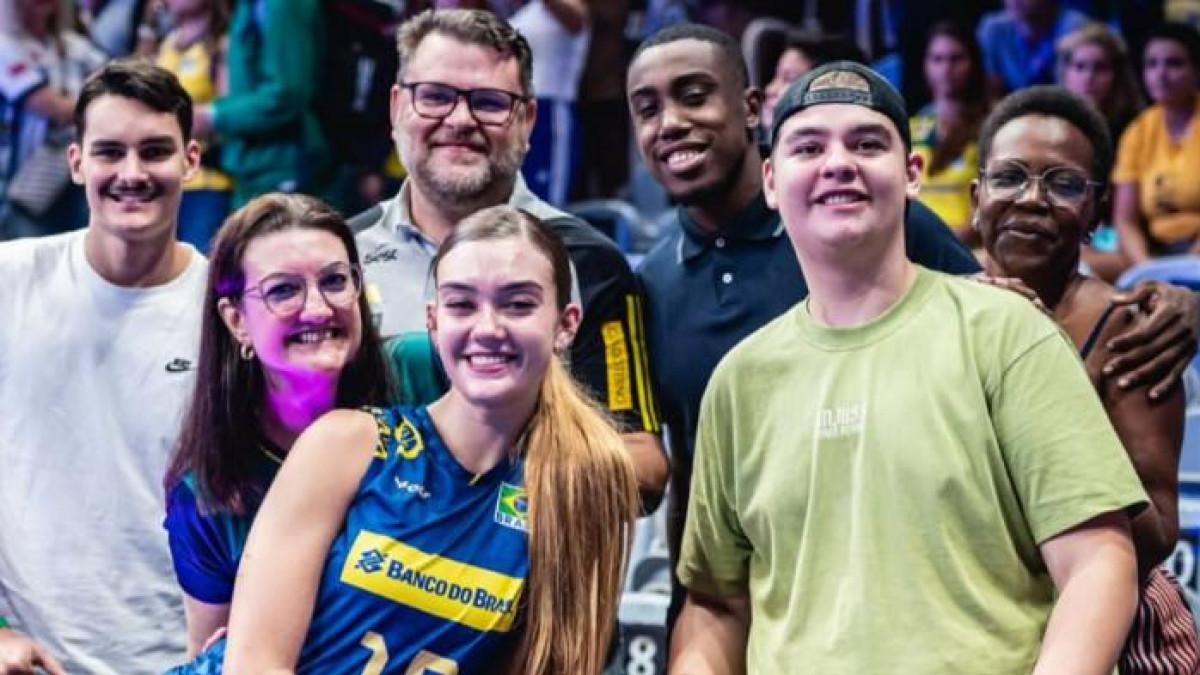 Profil Helena Wenk, Pevoli Asal Brasil yang Jadi Rebutan Foto Pemain ...