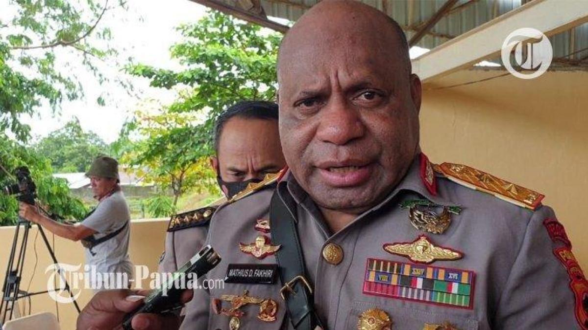 Sosok & Profil Mathius Fakhiri, Gubernur Papua Terpilih Lewat PSU ...