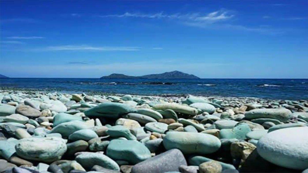 Pantai Seindah Ini Cuma 30 Menitan dari Ende NTT, Dihiasi Batu-batu ...