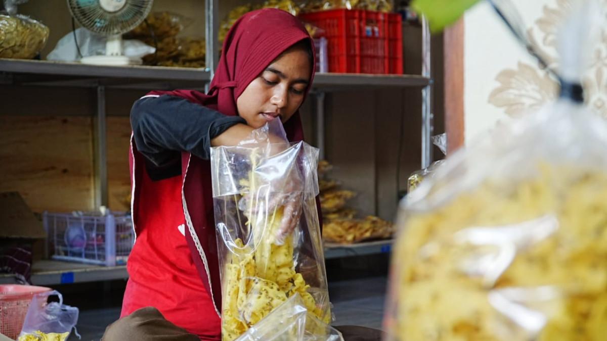 Dari Suguhan Tamu Jadi Ladang Rezeki, Peyek Cethul Klaten Laris Manis ...