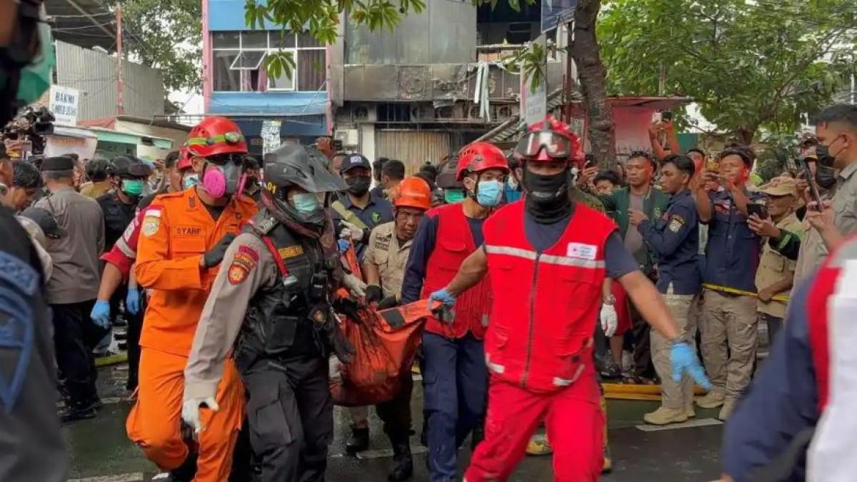 Teriak Minta Tolong, Karyawan Berjuang Selamat dari Kebakaran Gedung ...