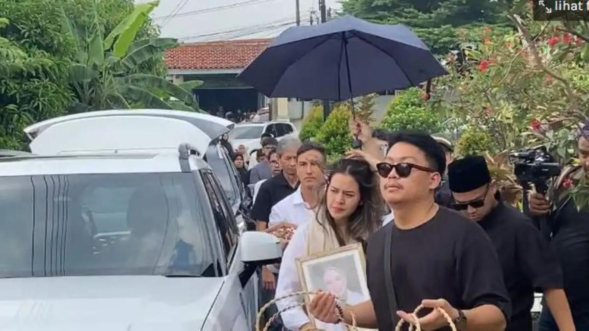 Tahan Tangis, Potret Raisa & Hamish Daud Sama-sama Berbaju Putih di ...