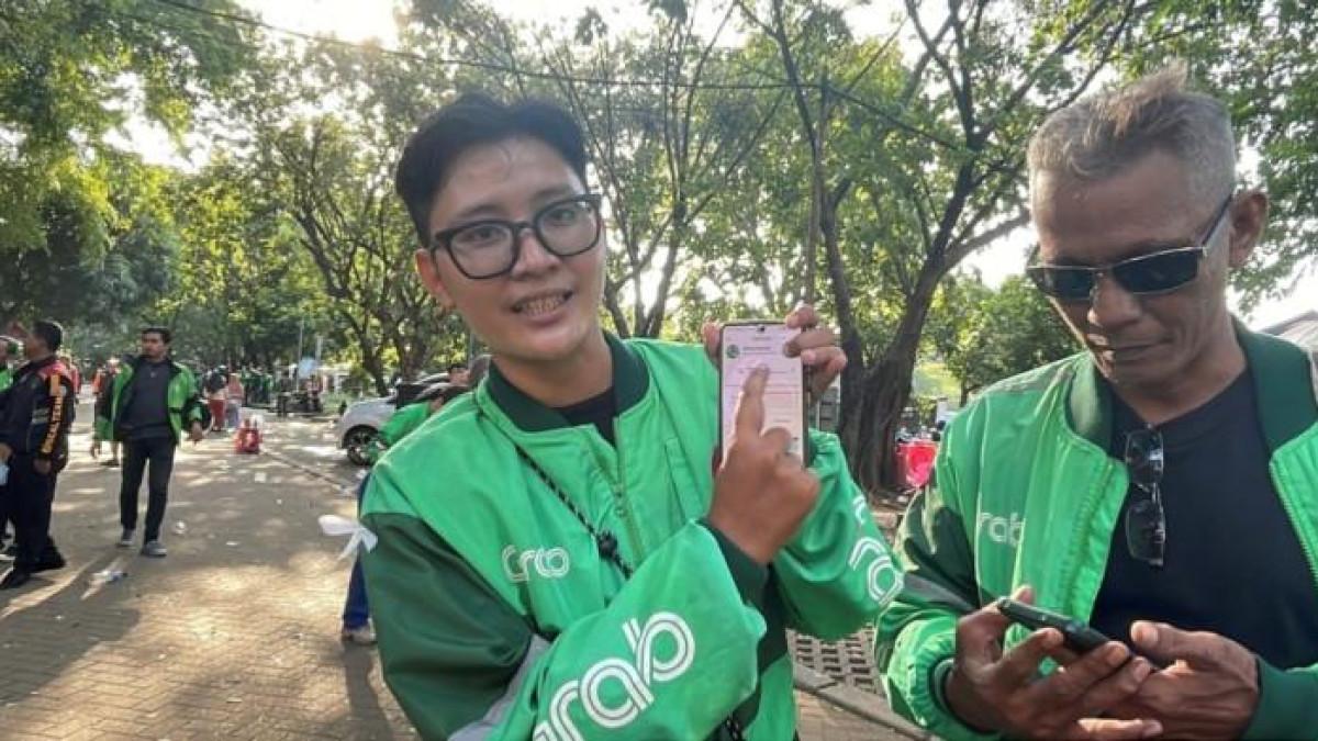 Sosok Riska Amelia Ojol yang Temui Wapres Gibran, Penghasilan Rp3 Juta ...