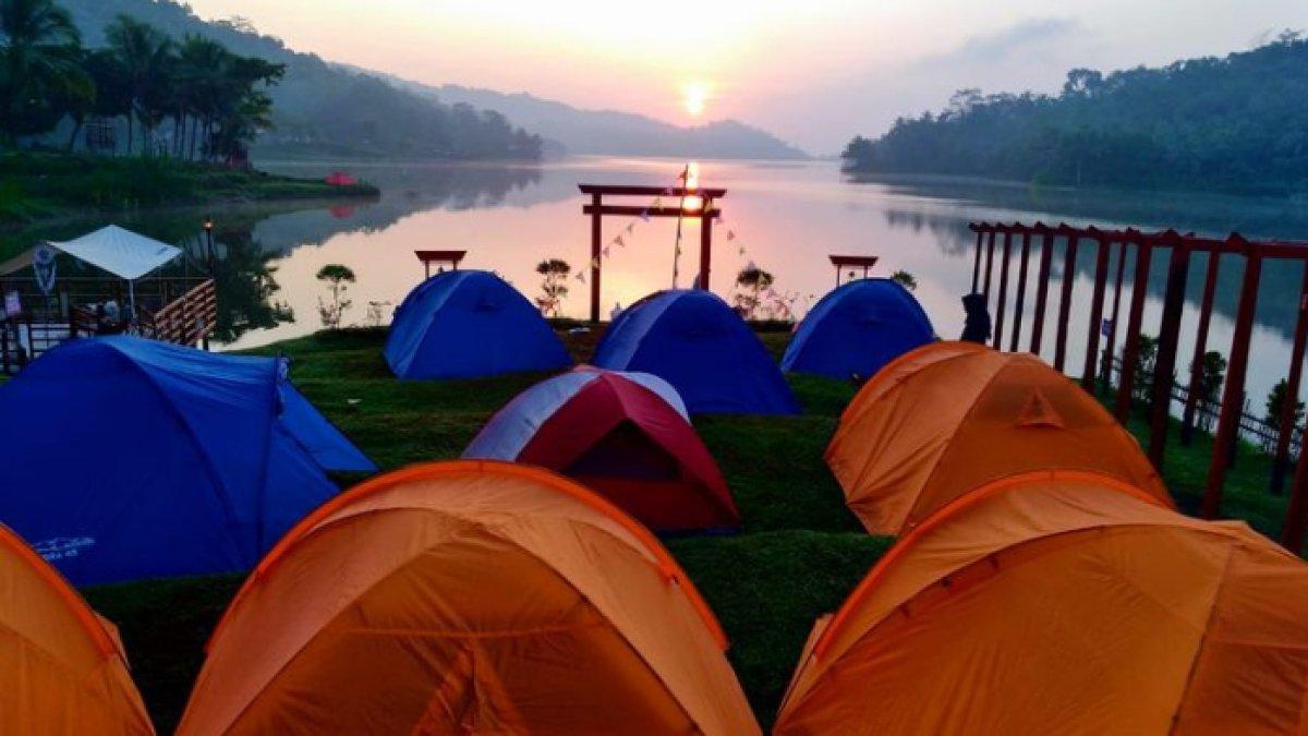 Cuma 1,5 Jam dari Kota Yogyakarta, Ada Wisata Glamping Secantik Ini ...