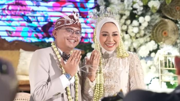 Siapa Istri Pertama Dedi Mulyadi? Sosok Ibu Maula Akbar Disorot seusai Pernikahan Putri Karlina ...