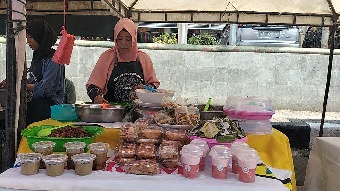 Si Hitam Manis Godok Batinta, Takjil Primadoma di Pasar Pabukoan ...