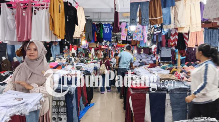 Orang Tua di Padang Belanja Perlengkapan Sekolah Lebih Awal, Antisipasi ...