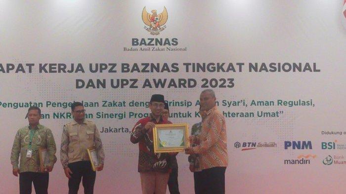 UPZ BAZNAS Semen Padang Raih, Tiga Penghargaan UPZ Awards 2023 - Tribunpadang.com