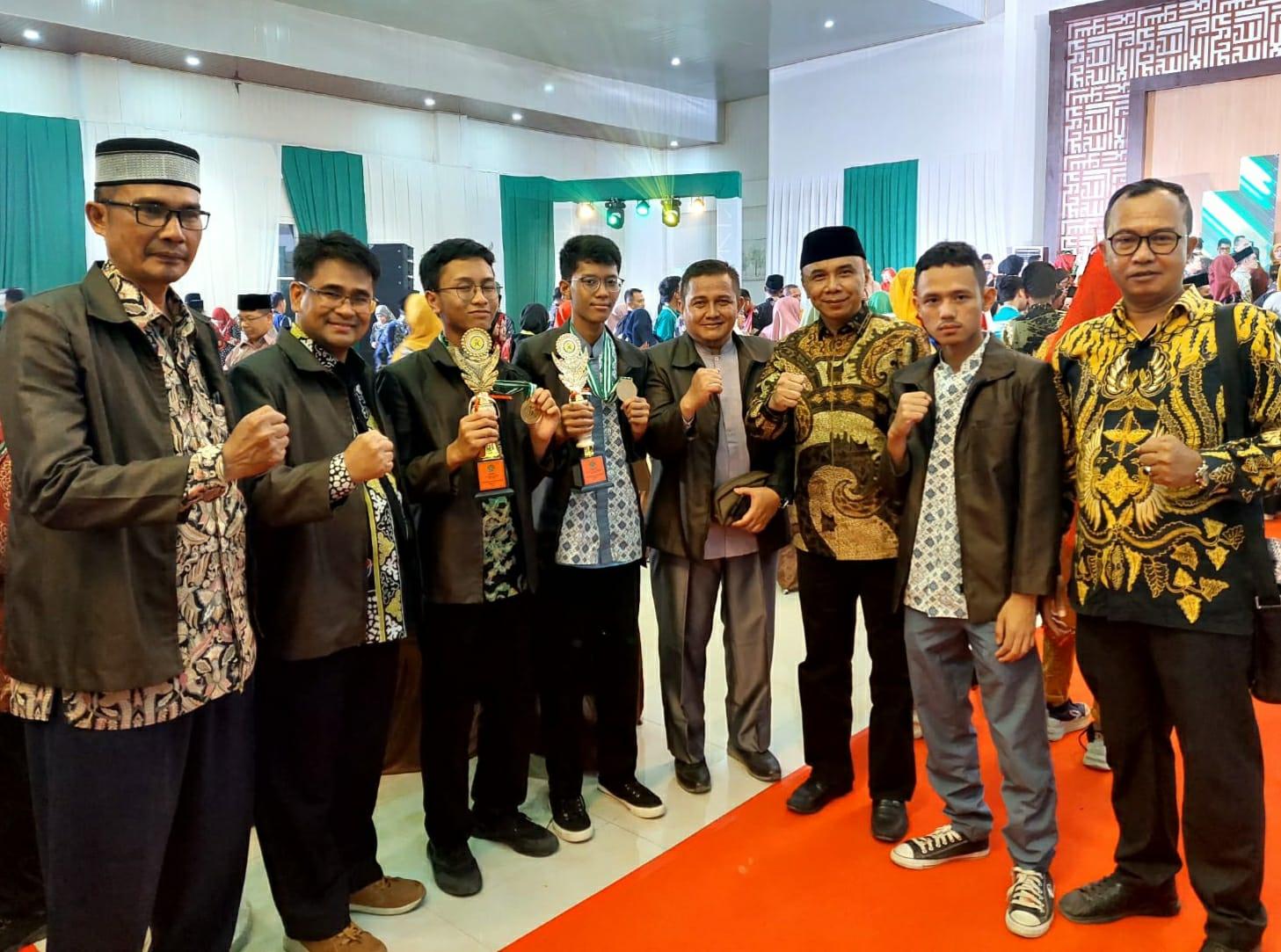 2 Siswa Perguruan Islam Ar Risalah Padang Raih Medali pada Kompetisi ...