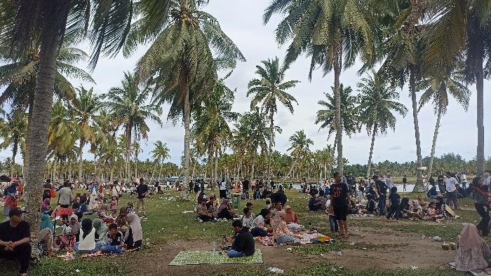 Hari Keempat Libur Lebaran, Pengunjung Padati Objek Wisata Muaro Mati ...