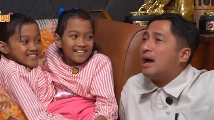 Kisah Haru Kembar Siam Putri dan Dewi dari Garut: Tetap Ceria dan Penuh Semangat - Tribunpadang.com