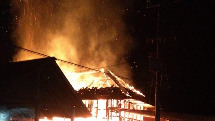 Diawali Suara Ledakan, Rumah Panggung di Muratara Ludes Terbakar, Kerugian Capai Rp300 Juta ...
