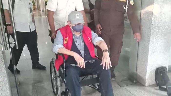 Alex Noerdin Mantan Gubernur Sumsel Jalani Pemeriksaan Korupsi Pasar Cinde dari Atas Kursi Roda ...