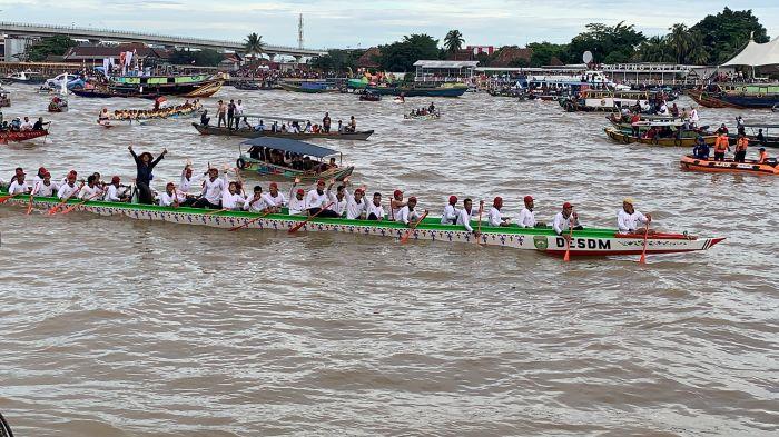 Video: Sengitnya Lomba Perahu Bidar di Palembang, Empat Perahu ...