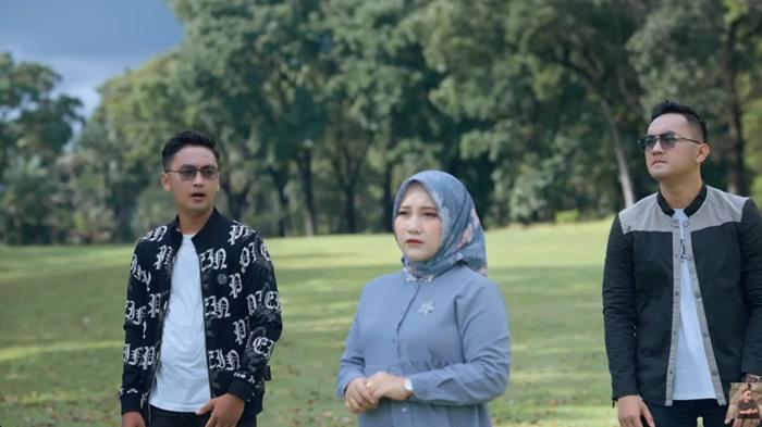 Lirik Lagu Cinto Tigo Hati - Randa Putra, Rana LIDA & Rino Cancers ...