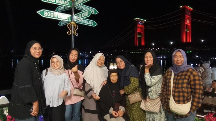 Pesona Malam di Dermaga 16 Ilir Palembang Makin Cantik, Kafe Apung ...