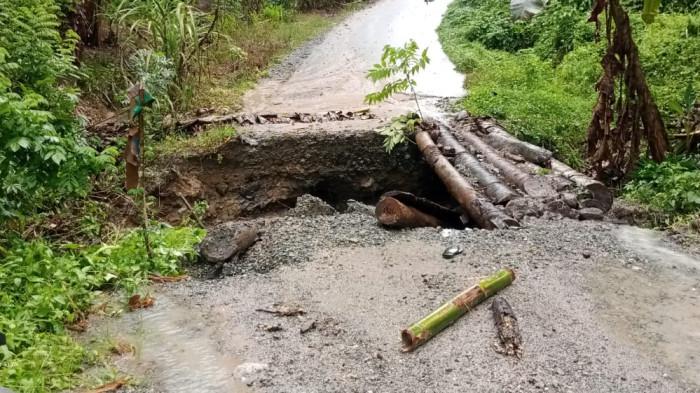 Akses Terputus Akibat Longsor, Warga Dusun Sisere Labuan Toposo ...