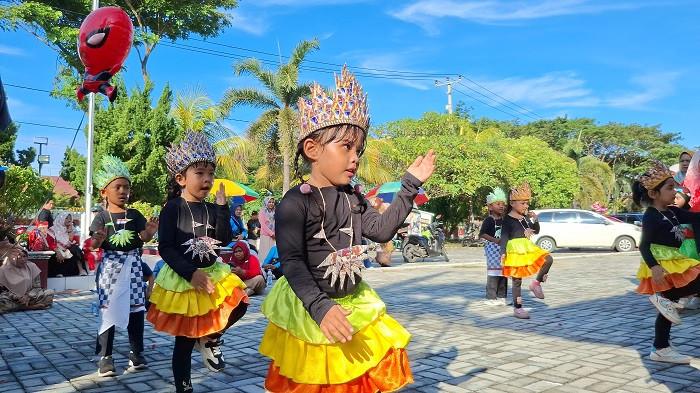 Anak-anak TK dan PAUD Parigi Tampil Kreatif dengan Kostum Daur Ulang di ...