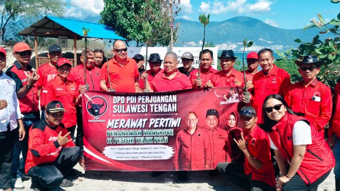 Tanam Bibit Mangrove di Pantai Dupa, PDIP Sulteng Dorong Pelestarian ...