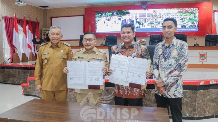 Tingkatkan Kemitraan, Pemkab Banggai-BSI Teken Kerja Sama - Tribunpalu.com