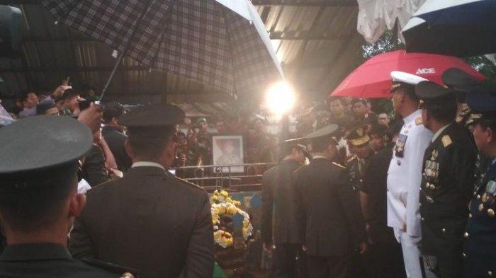 Mantan KSAD George Toisutta Dimakamkan Secara Militer di Makassar ...