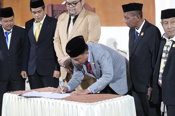 DPRD Umumkan Bupati dan Wakil Bupati Parimo Terpilih Masa Jabatan 2025-2030 - Tribunpalu.com