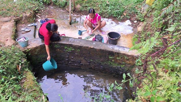 Cerita Warga Banyumas Cari Air Bersih di Tengah Kekeringan Melanda, Naik Turun Bukit Tiap Hari ...